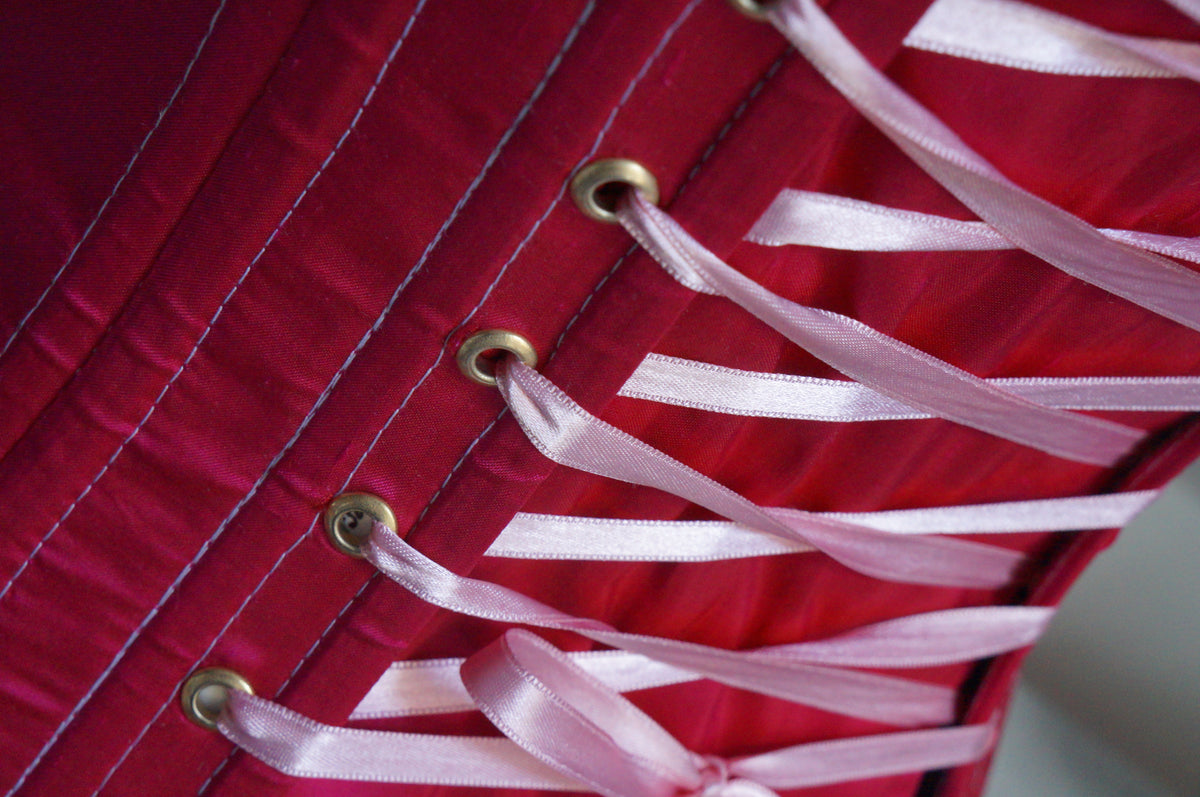 Corset Pirate – La Fée Corsetée, boutique de robes, corsets et accessoires
