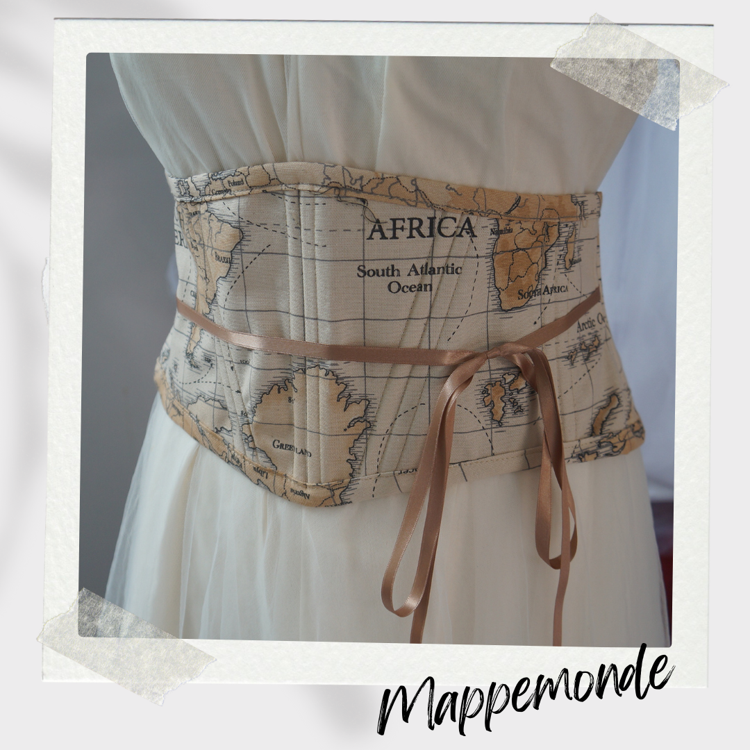 Mappemonde – La Fée Corsetée, boutique de robes, corsets et accessoires